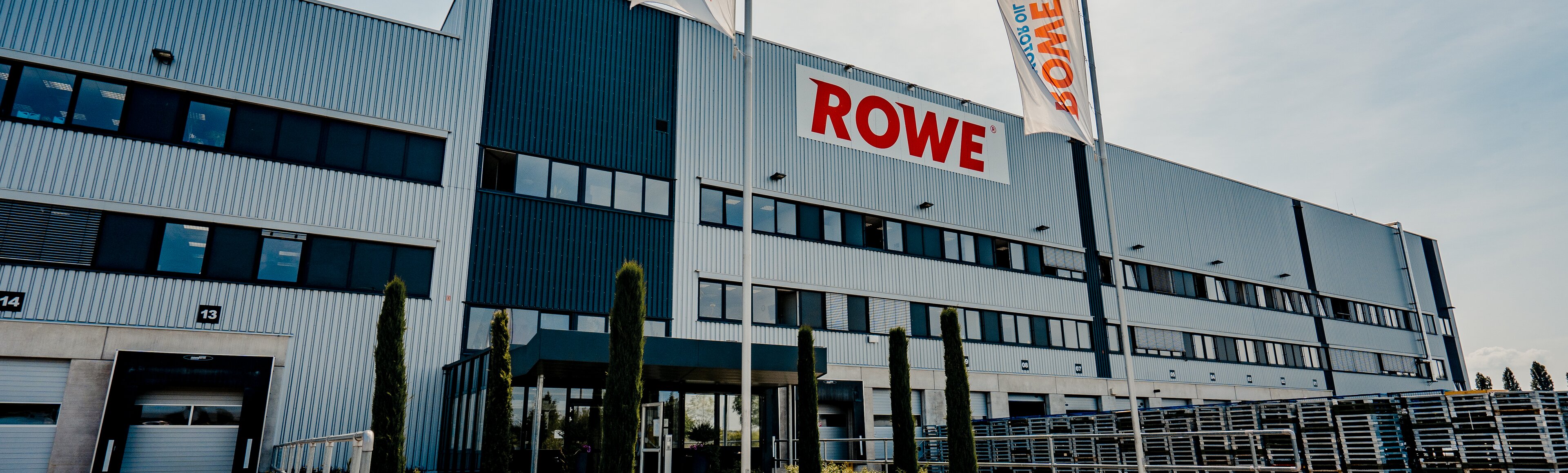 About ROWE - We offer motor oil, engine oils and other lubricants | ROWE